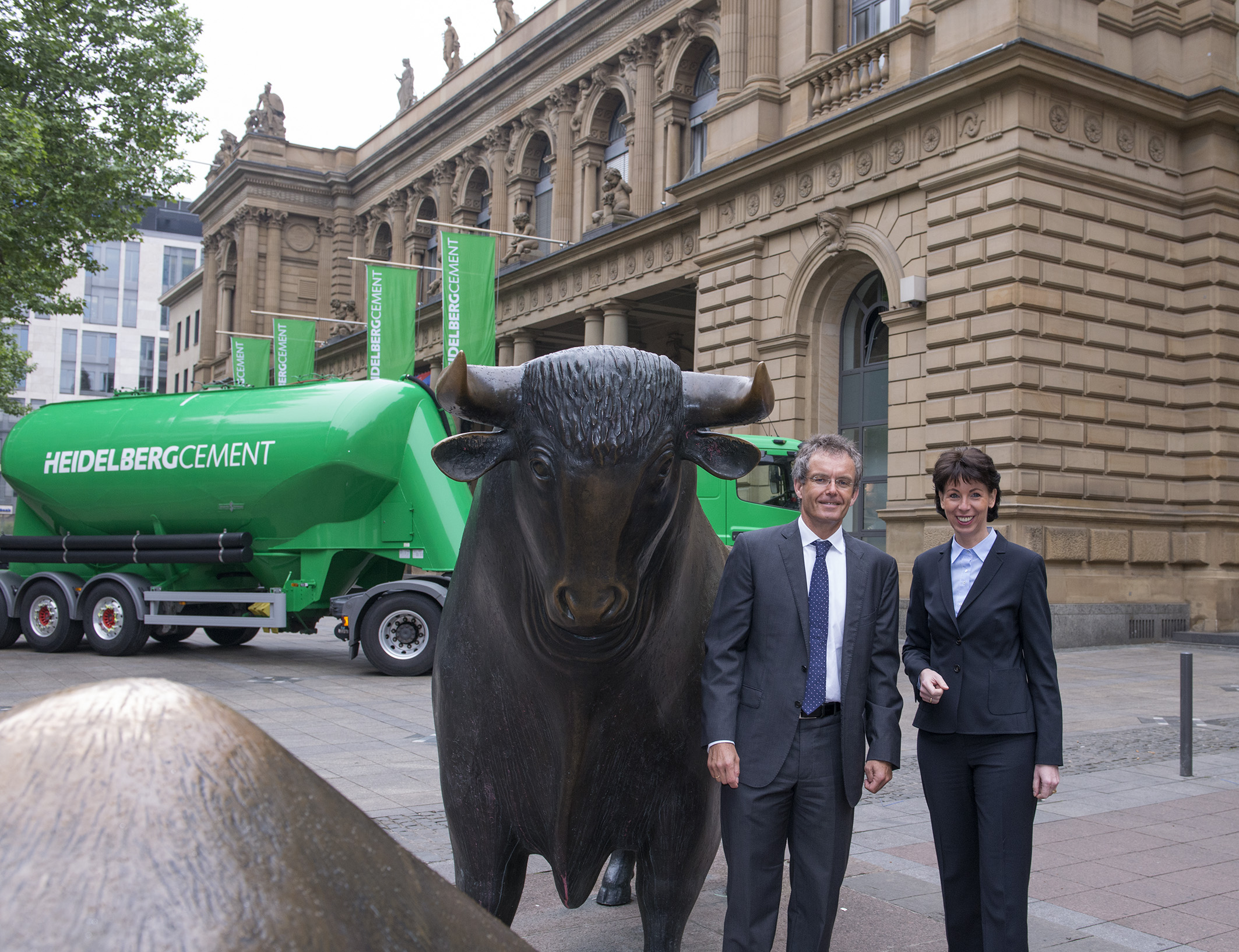 HeidelbergCement seit 125 Jahren an der Börse notiert | Heidelberg ...